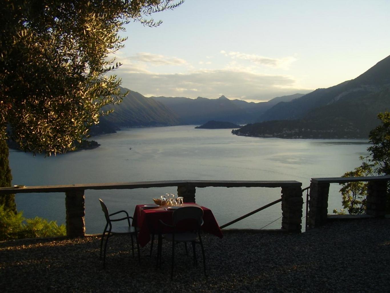 Punto di ristoro - Castello di Vezio. Lago di Como